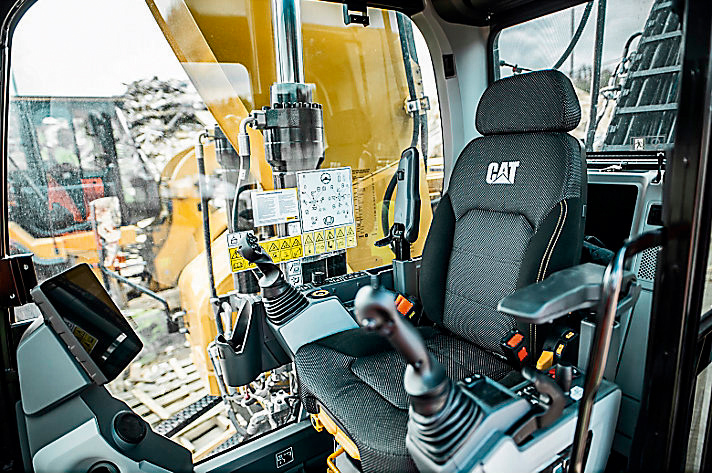 CAT MH3026 - bager za manipulaciju materijalom