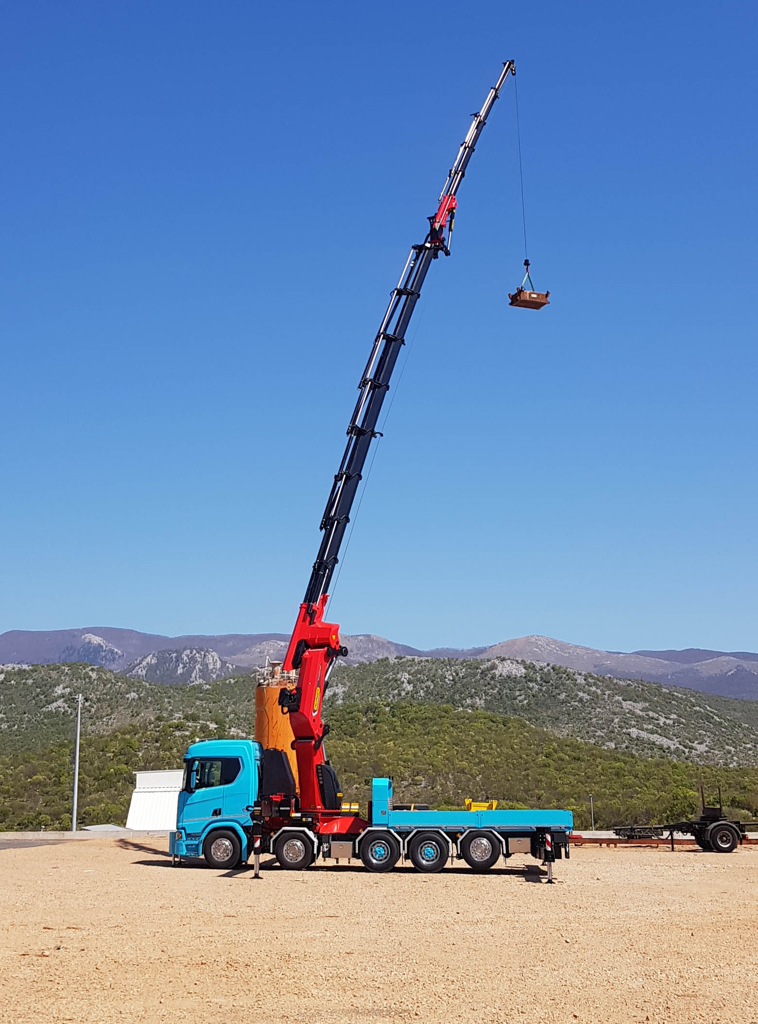 Scania R 650 V8 s Palfinger dizalicom za Velebit Promet