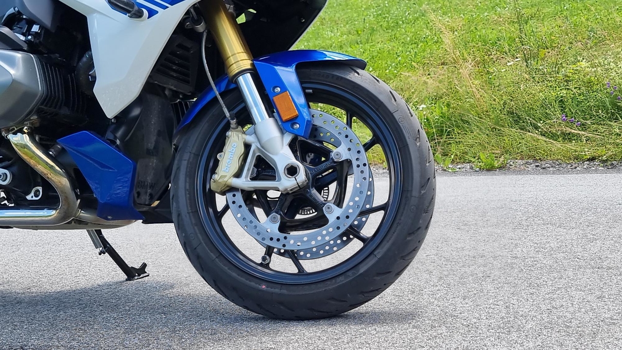BMW R 1250 RS – skriti talent v senci mogočnega GS
