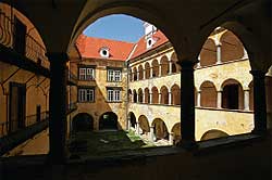 Grad Borl, dom iskalca svetega grala