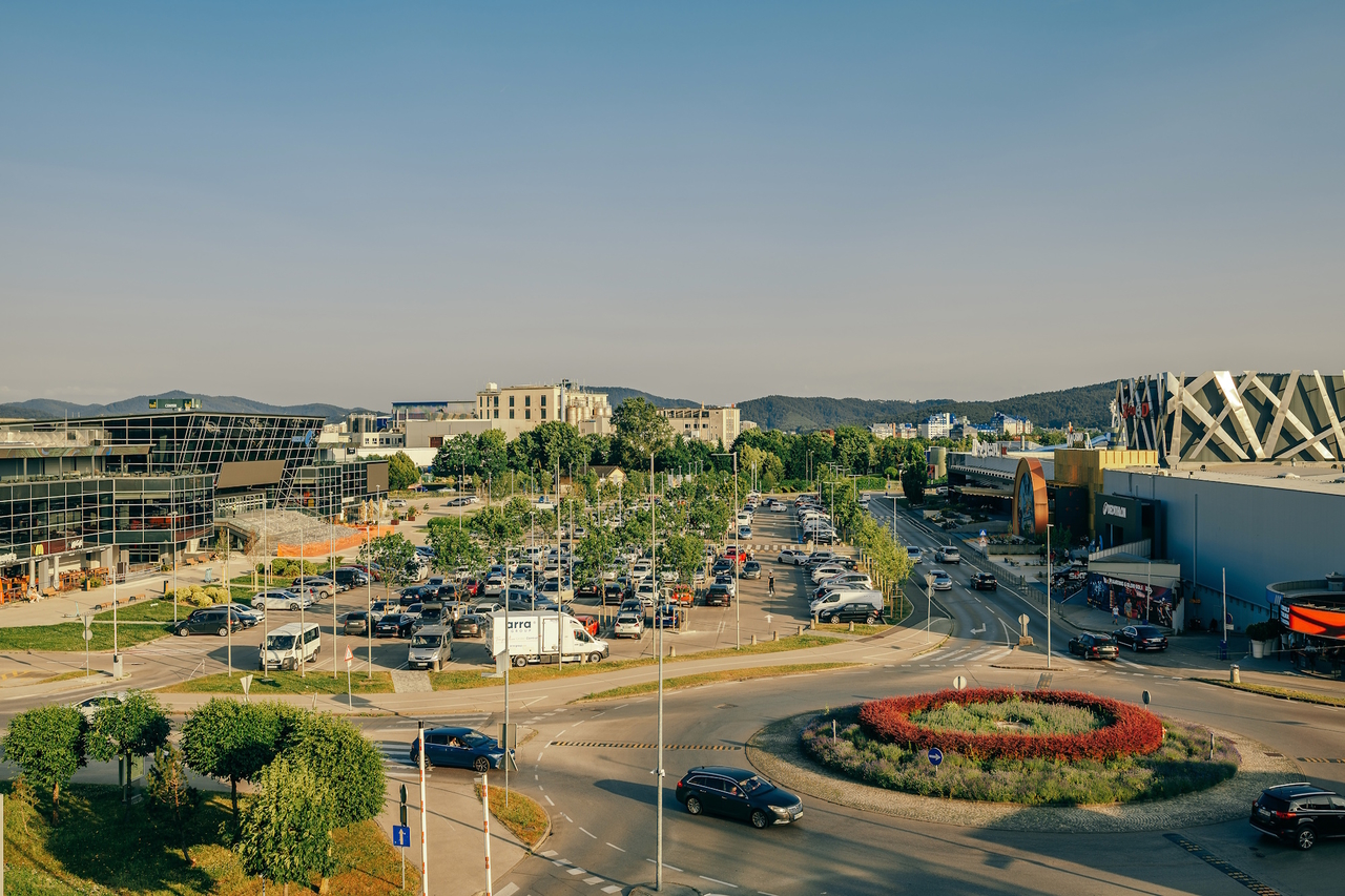 Urbano ozelenjevanje BTC City: 14 stopinj Celzija nižja toplotna ...