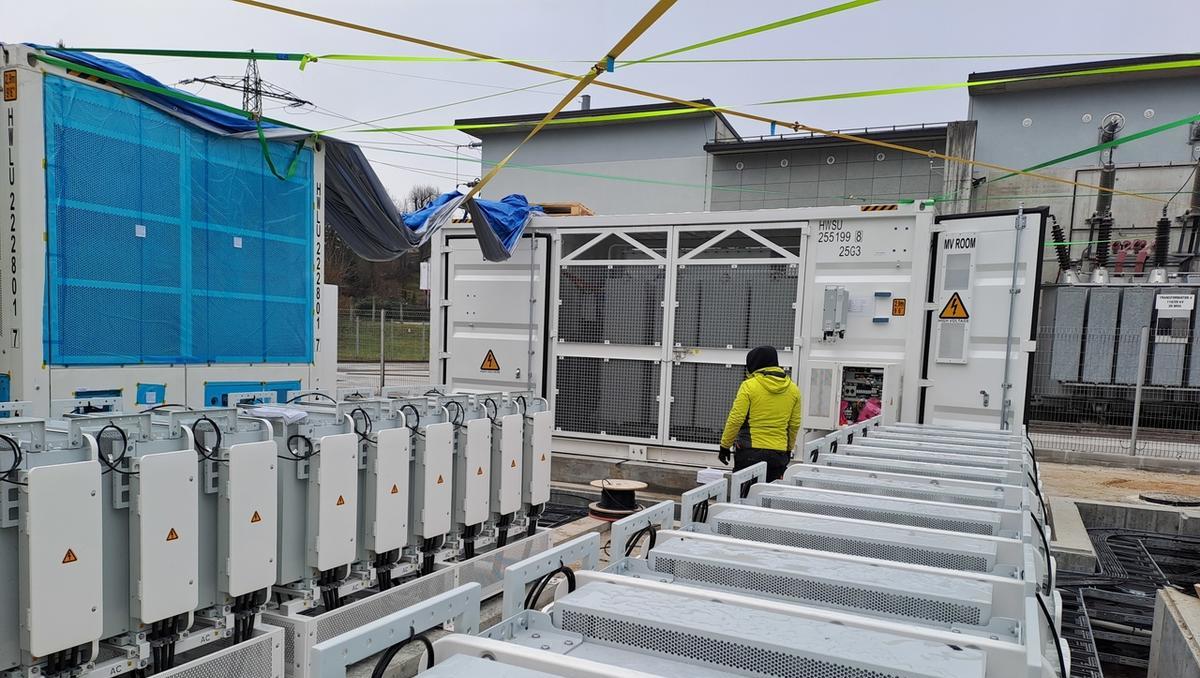 GEN energija kupila prvi baterijski hranilnik R-Energy 1