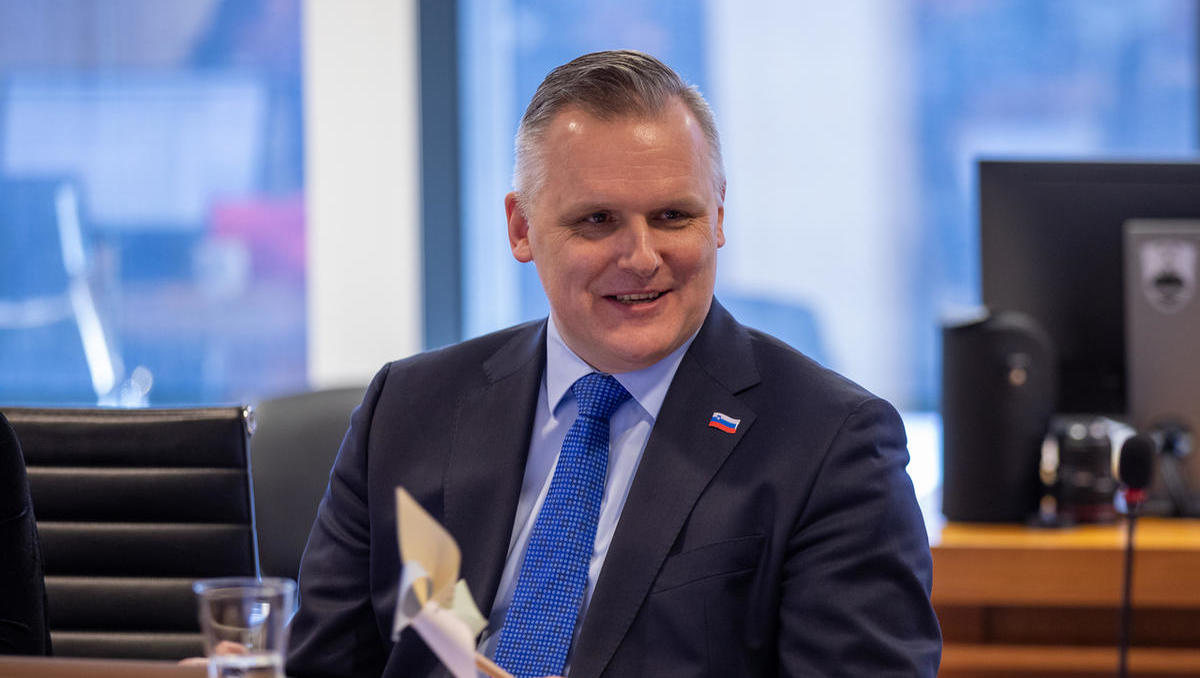 Zakaj minister Bojan Kumer nima moči, da bi prestavil zaračunavanje ...