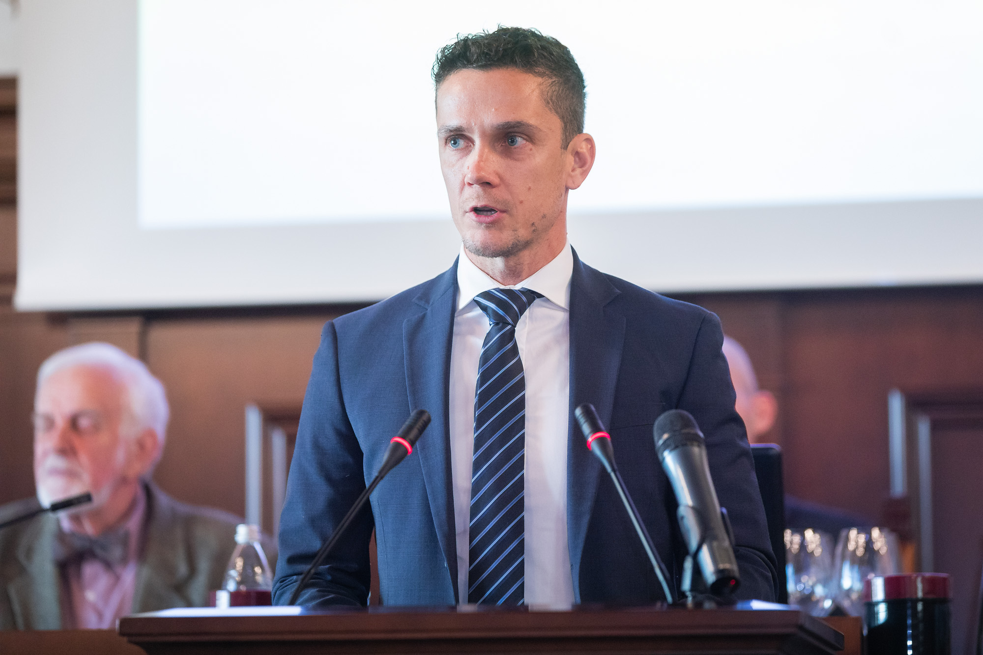 Penina capris rose iz kleti Vinakoper najboljša penina Hongkonga