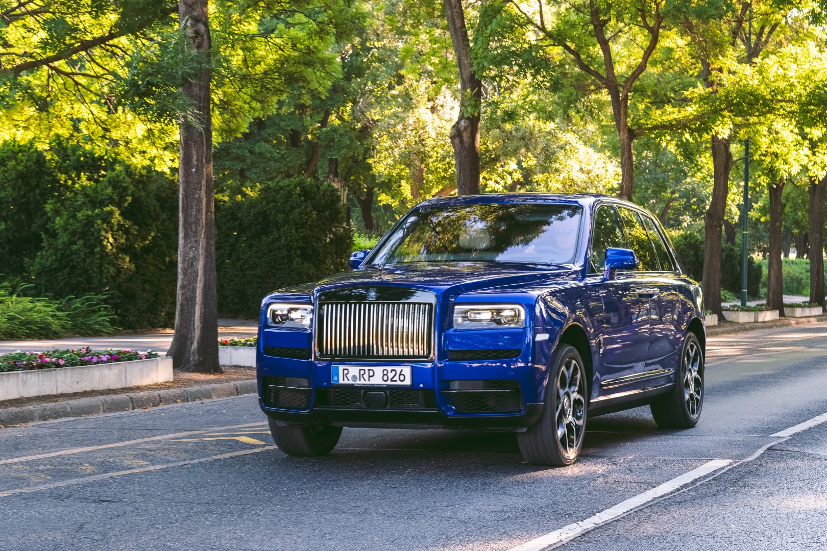 Rolls-Royce je lani uspešno lovil petične kupce in nove sodelavce