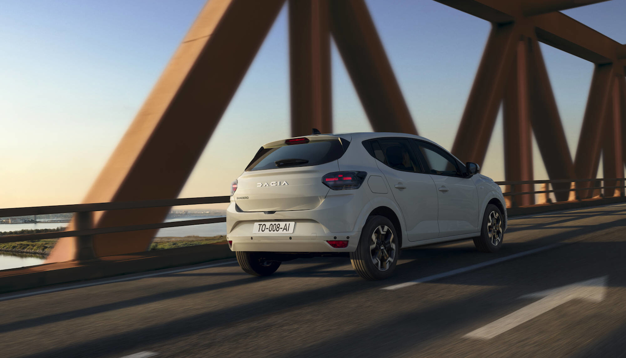 Dacia prenova: 3 modeli z novim hibridom in 120 KM motorjem