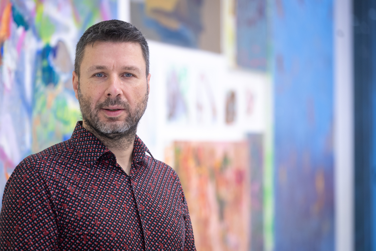 (intervju) Damjan Kosec, Sloart: Furs na kolenih prosim, naj začne ...