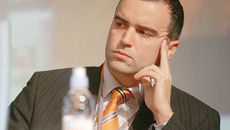 S & P: Vlada se zanaša, da bo rast rešila vse, a ne bo