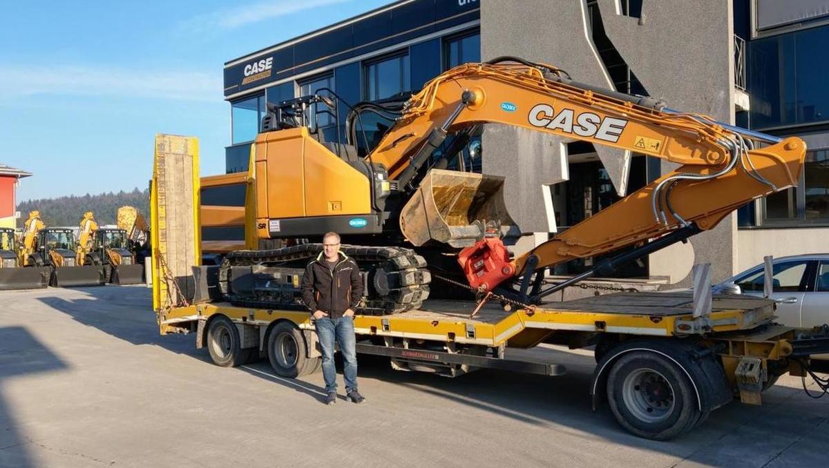 Vladimir Jeklin in CASE CX 145D SR