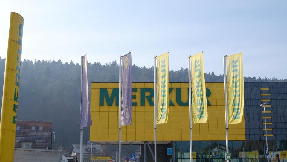 Merkur Trgovina spet uradno naprodaj. Nov menedžerski naskok?