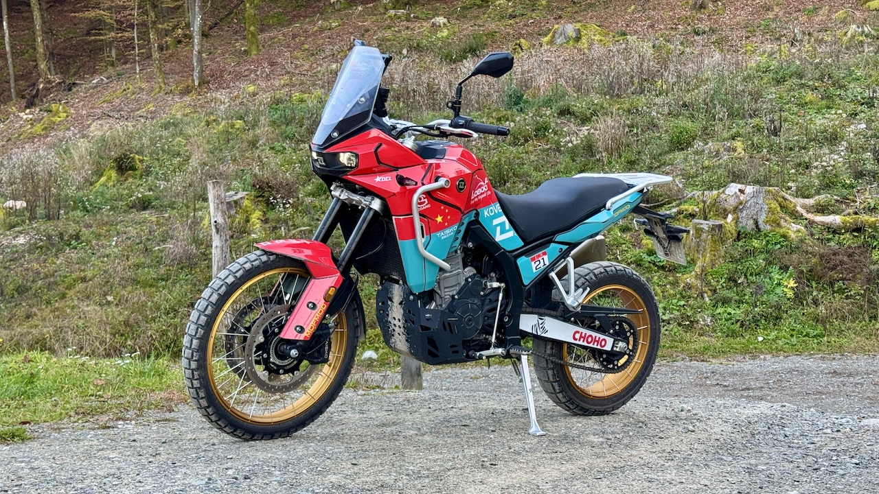 Test kove 800 X pro – kitajsko razdejanje v osrčju razreda enduro