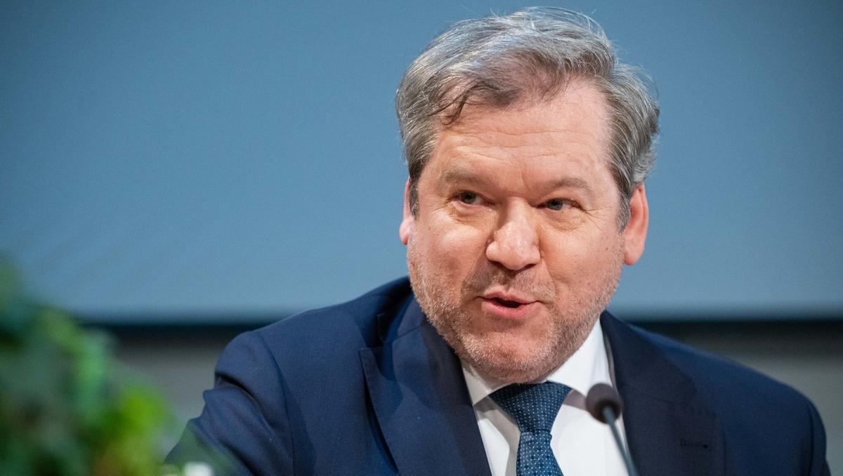 UI-platforma: Papič ne razkrije jezikovnih modelov na razpisu
