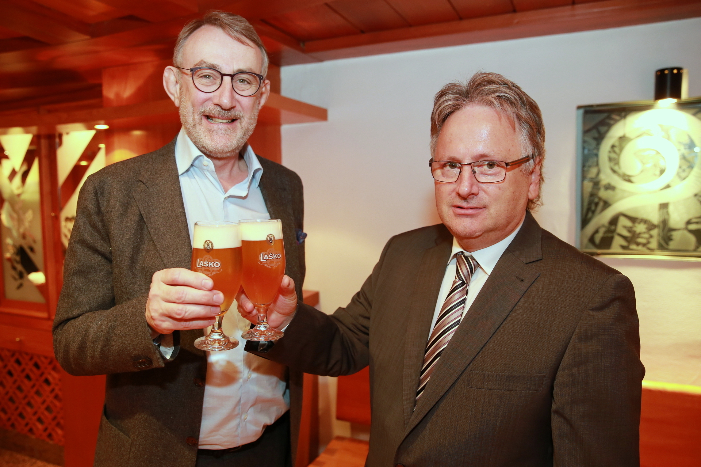 Šef Heinekena prvič spil pivo v svoji slovenski naložbi