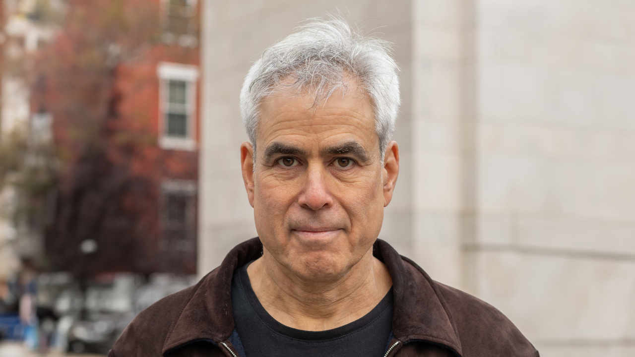 Osnovnošolci in pametni telefoni: prepovedati ali ne