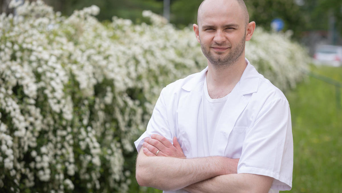 Moj dermatolog 2023 Jurij Plaznik, dr. med.: Zdravnik, ki je pel ob ...