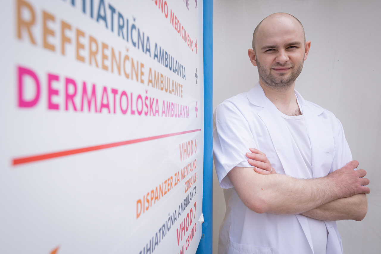 Moj dermatolog 2023 Jurij Plaznik, dr. med.: Zdravnik, ki je pel ob ...