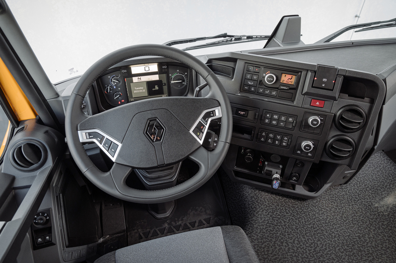 Renault Trucks K480 P8x4 medium: univerzalni gradbenik s pedigrejem