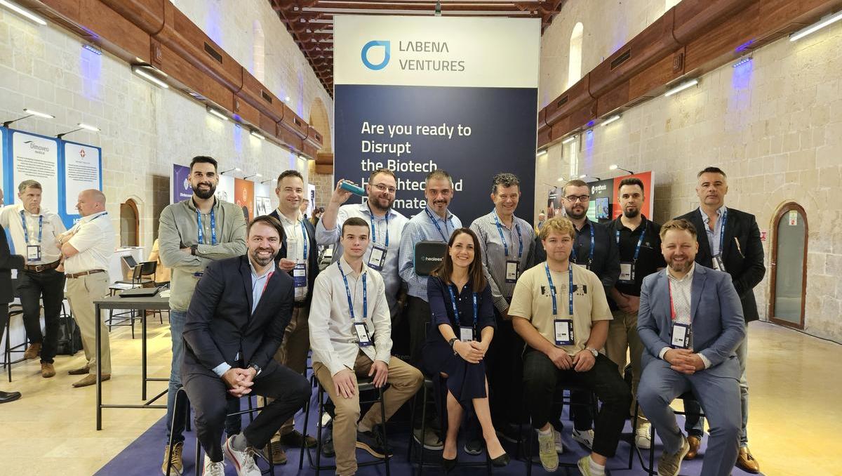 Labena finaliste pospeševalnika peljala na tehnološko konferenco na Malto