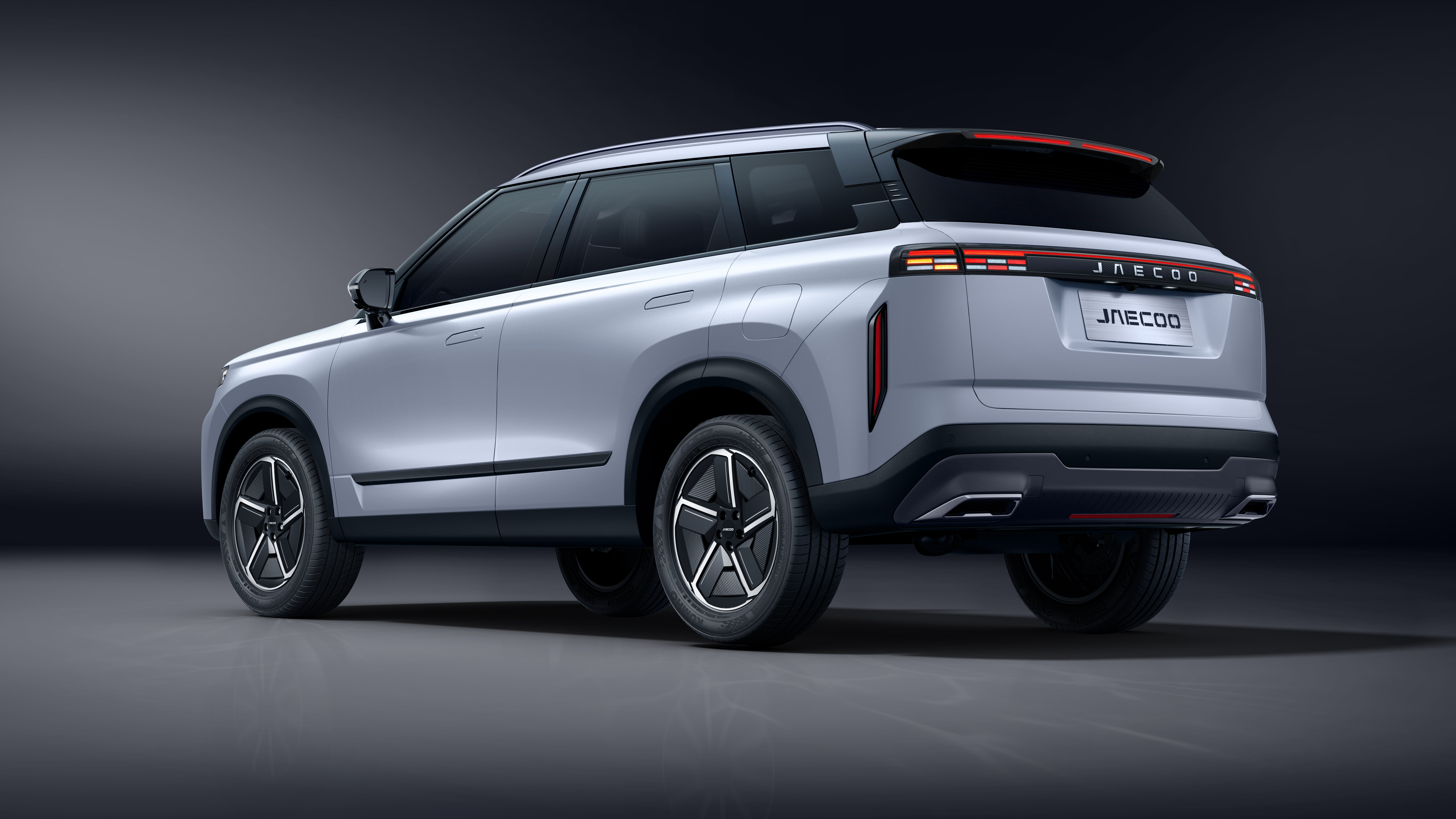 Zakaj hibridni SUV postaja smiseln nakup v 2026