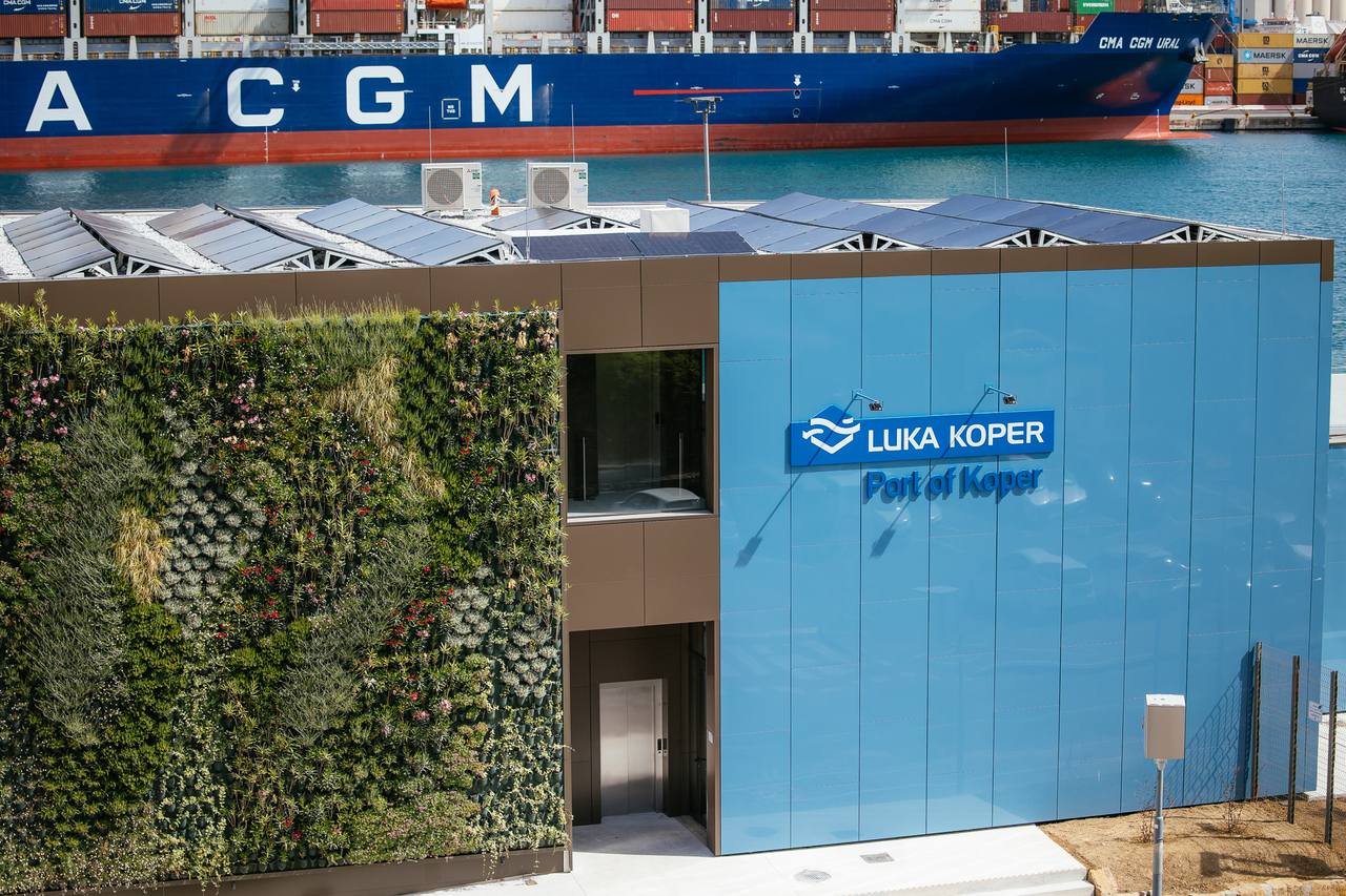 (foto) Tako je videti nov potniški terminal v Luki Koper