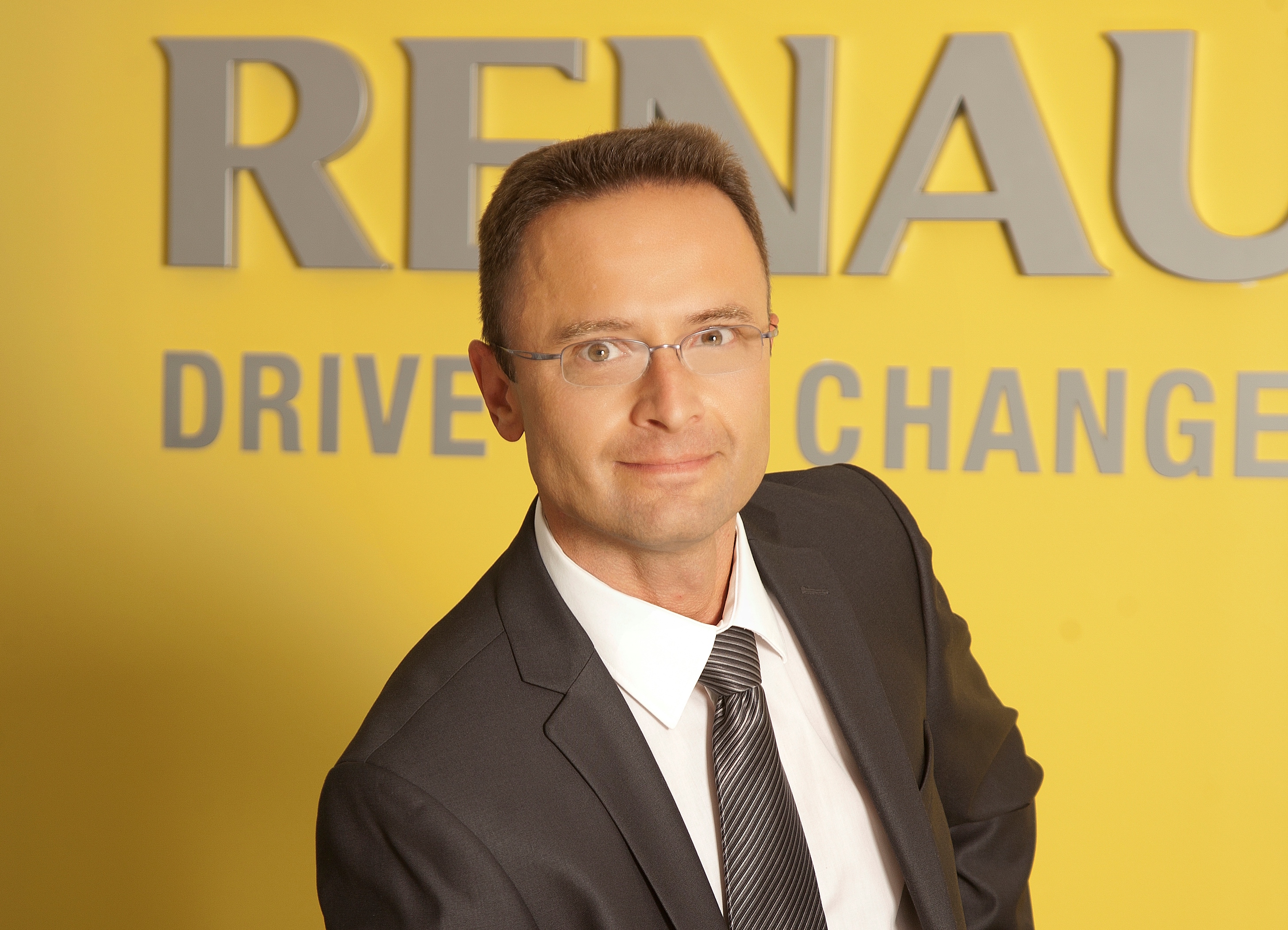 (Analiza) Kako so se premešale karte na trgu gospodarskih vozil