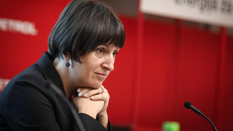 Bo Nada Drobne Popović že danes uradno sedla na vrh Petrola?