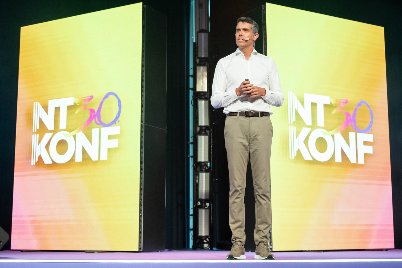 Umetna inteligenca kot nova revolucija: od Gutenberga do UI