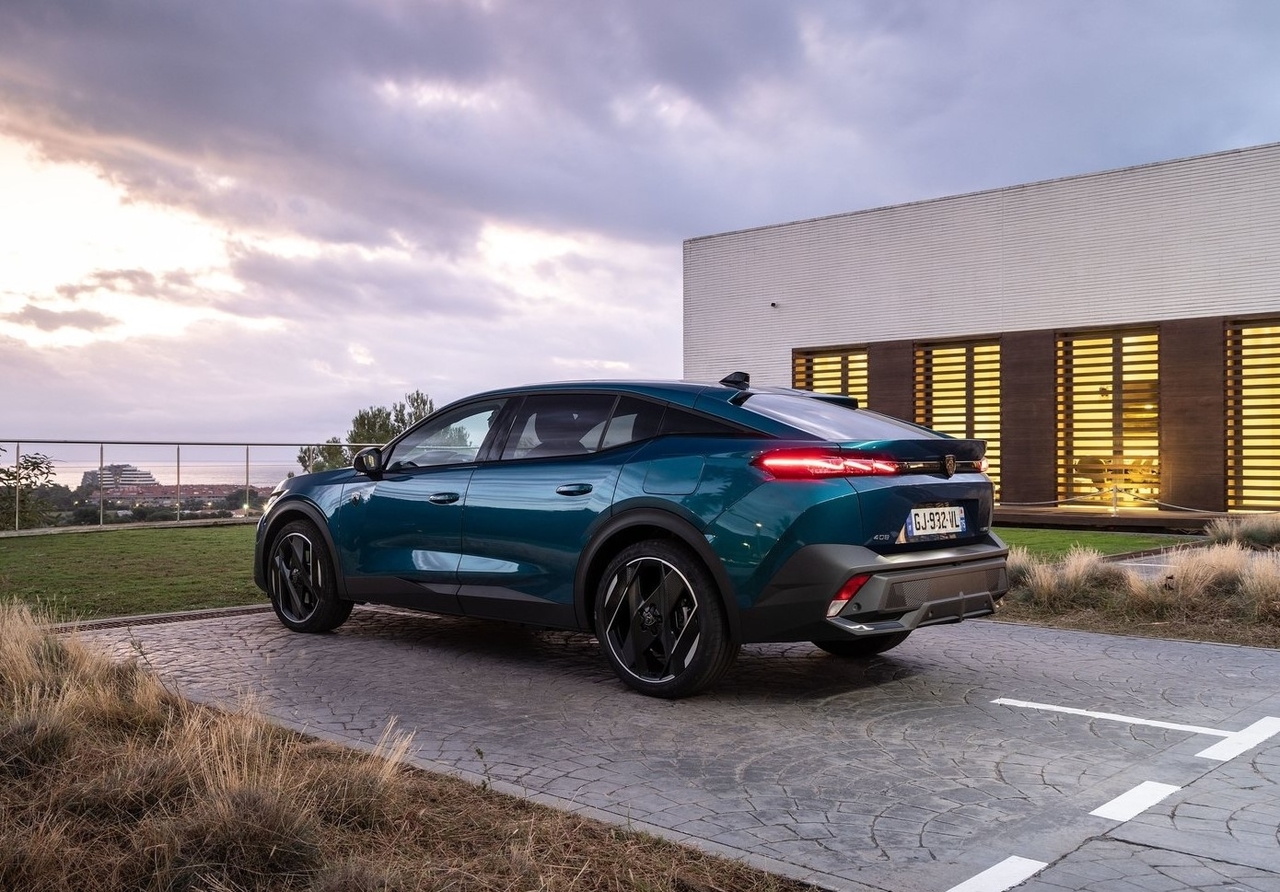 Izrazito uporabna in še vedno trendovska vloga peugeota serije 4