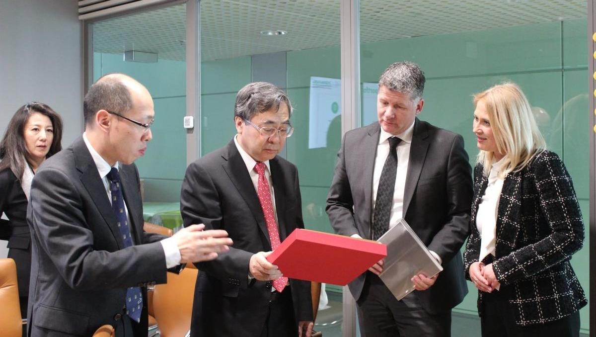 Šef slovenske Pošte se je v Ljubljani srečal s kolegom iz Kitajske