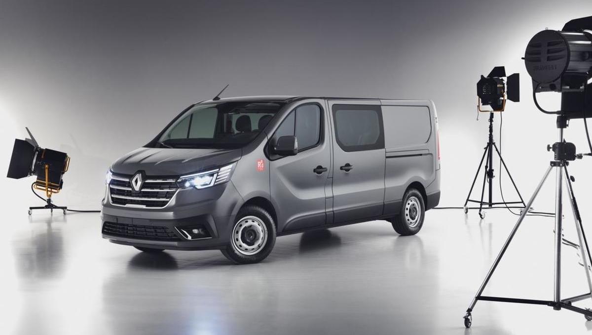 Renault trucks trafic red edition