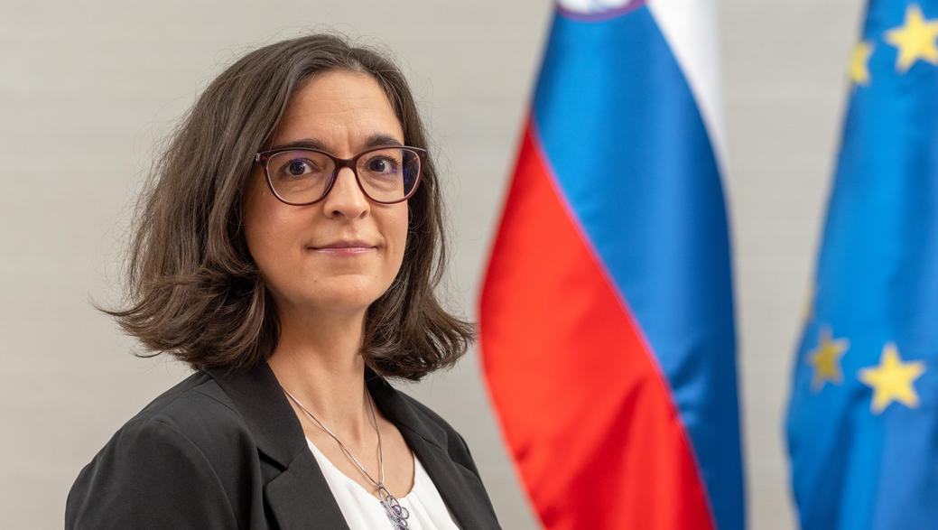 Državna sekretarka Tina Seršen: Nobenega razloga za odstop ne vidim