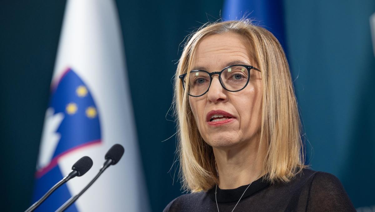 Vlada odobri 65 milijonov za bolnišnice, spreminja bolniške
