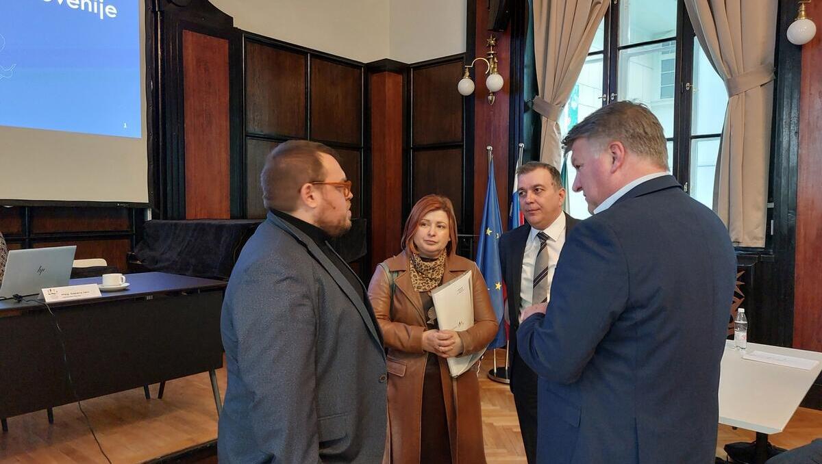 Maljevac znižal cene domov za starejše, ZZZS pričakuje presežek