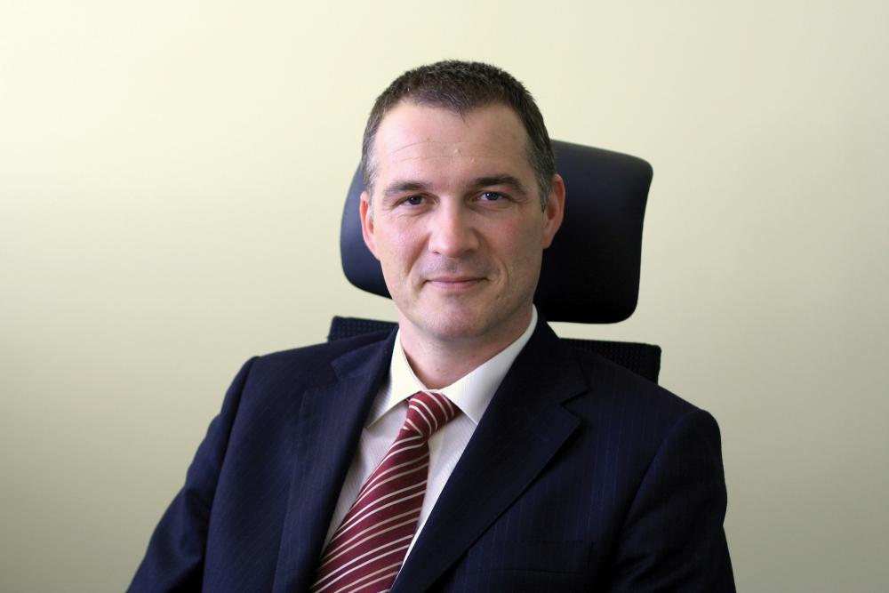 Vlada je na veliko kadrovala: Miha Juhart razrešen z DUTB, Karmen ...