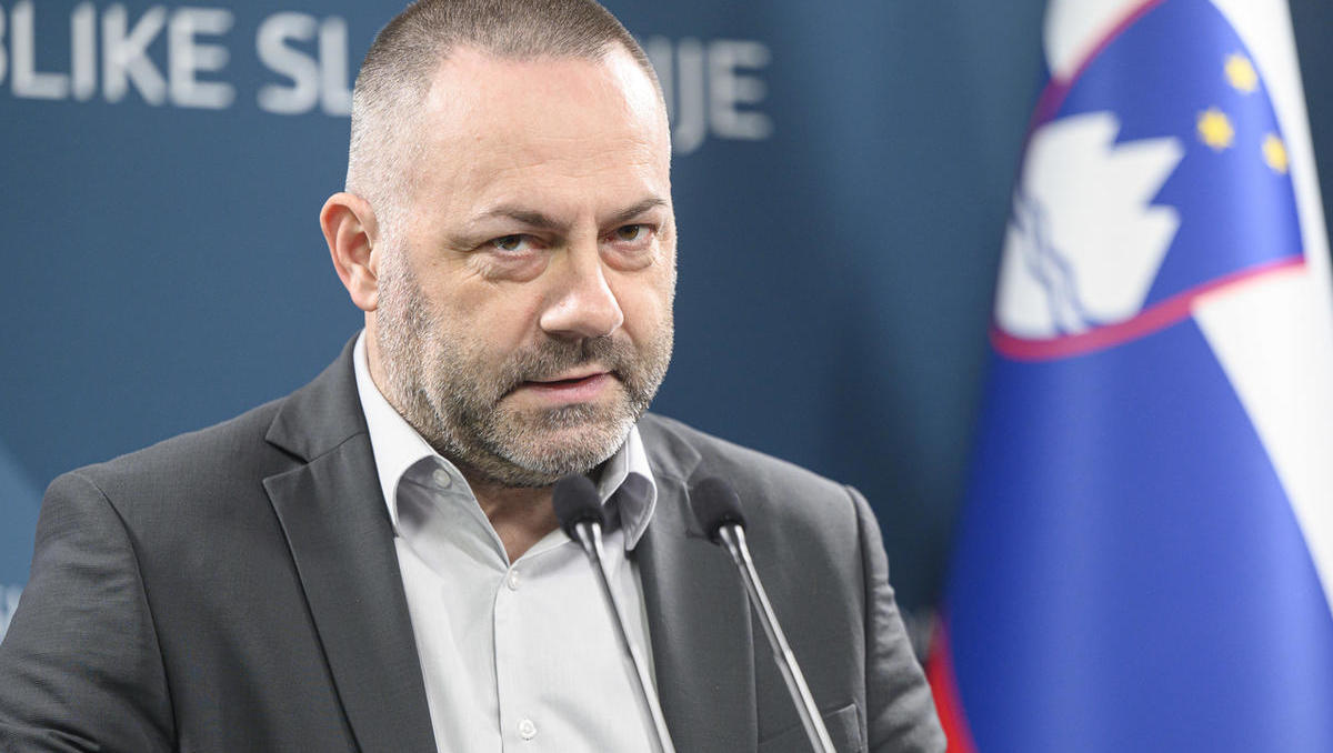 Minister Bešič: Ni bilo mišljeno, da je ZZZS koruptiven