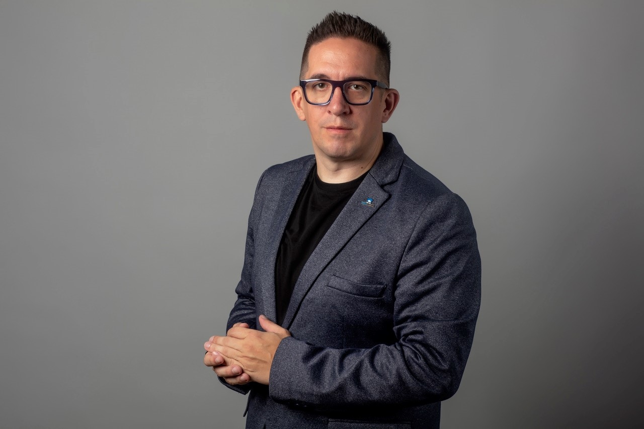 IKT podjetja napovedujejo leto 2025: UI, kibervarnost in oblak