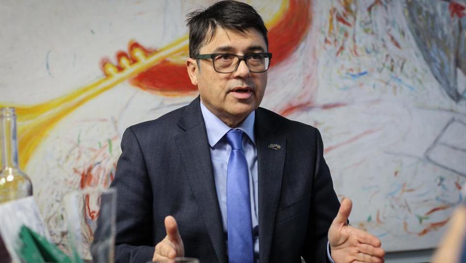 Steklarna Hrastnik: Novi šef bo Peter Čas, Andrej Božič se iz operative ...