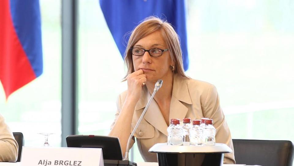 Raiffeisen rubi šefinjo Pahorjevega kabineta Aljo Brglez