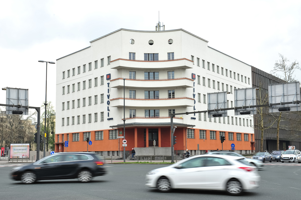 KD Skladi v sodelovanju s Peakside Capital kupili Tivoli Center