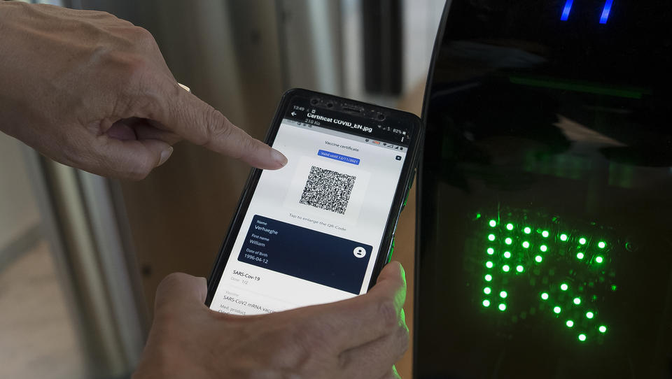 Uporabno: kako shraniti EU digitalno kovidno potrdilo v mobilno denarnico