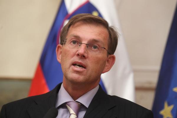 Afera Honorarji: tudi vi, minister Mramor?