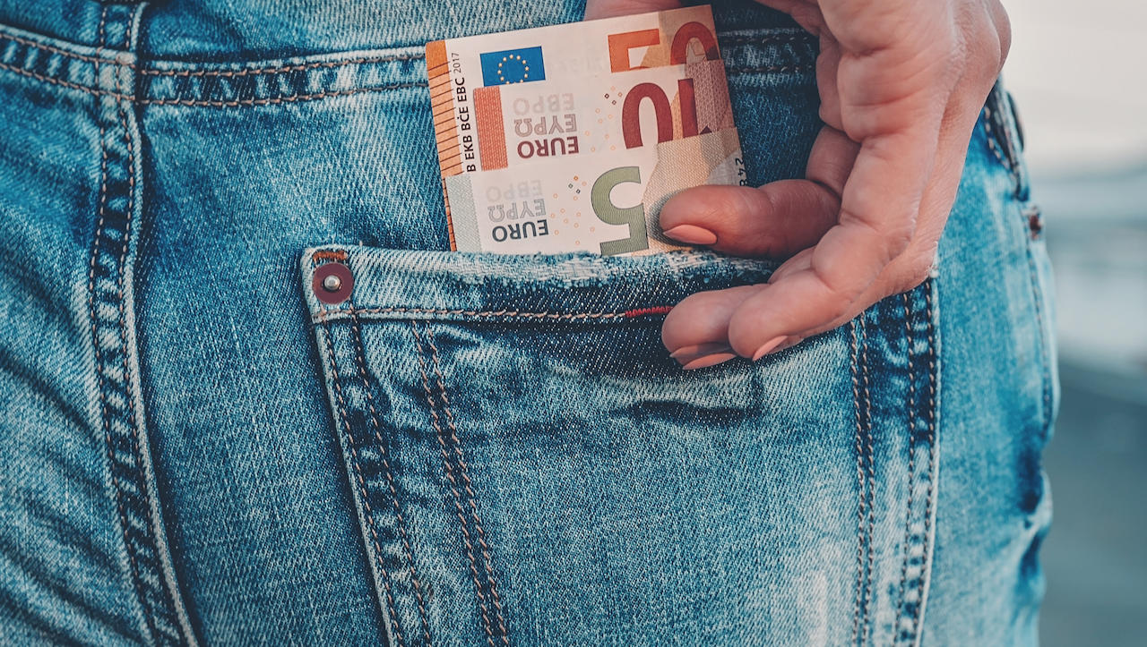 Kje imajo najvišje plače: top 100 slovenskih podjetij