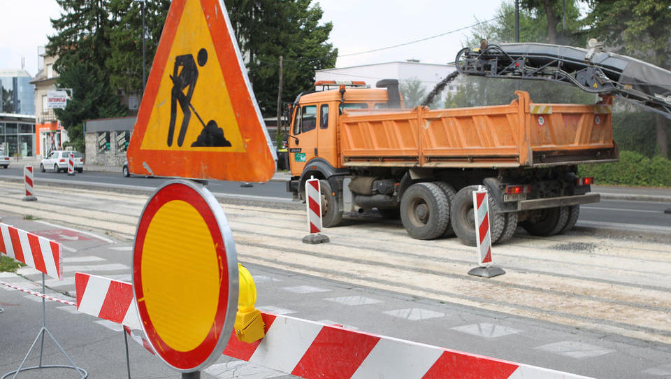 Z modernizacijo 2,5-kilometrskega odseka Zavratec - Škocjan ...