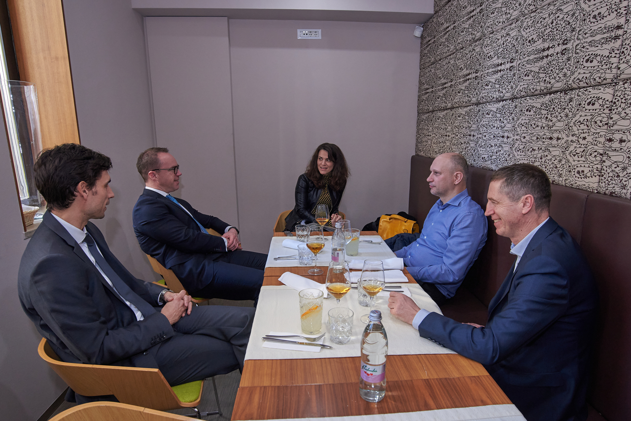 (na kosilu s šefi dzu) O stroških, nizkocenovnih brokerjih, ETF ...