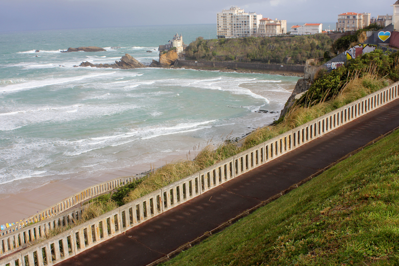Med visokimi valovi in visoko kulinariko francoske Baskije