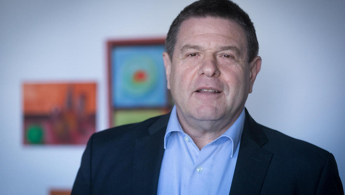 Golob in Boštjančič kot Mihajlo Švabić. Davčni nasvet