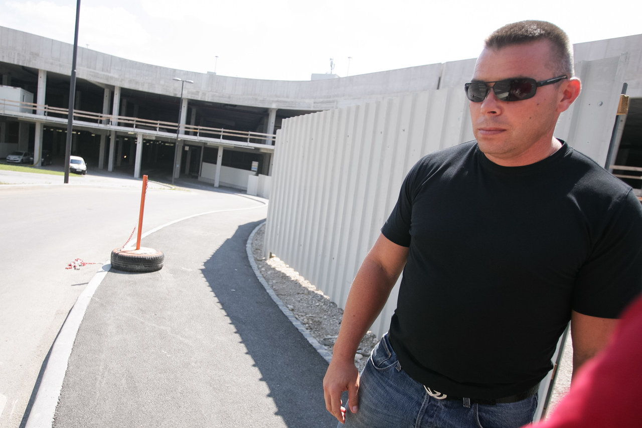 DUTB z rubežem v Kranjski Gori; kako do petih nekončanih apartmajev?