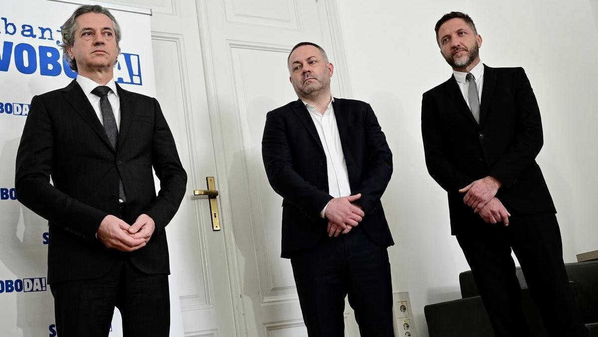 Koalicija: S 1. septembrom obvezni zdravstveni prispevek 35 evrov na mesec