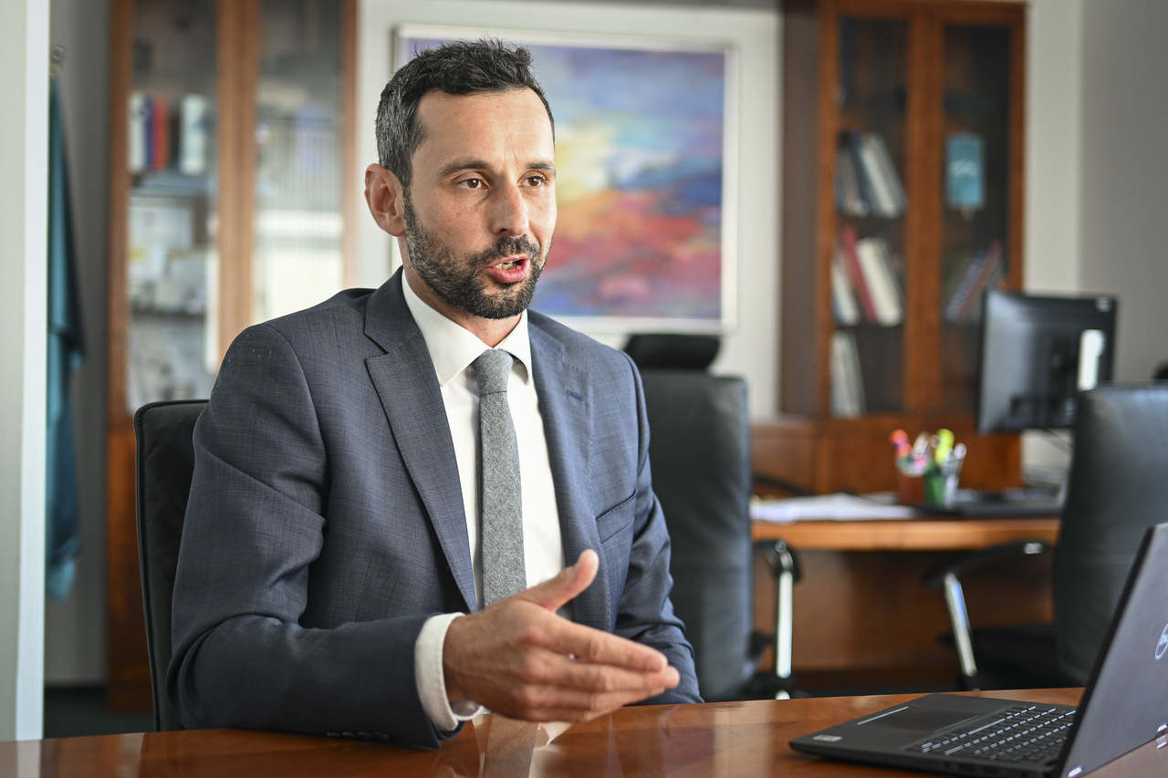 Ali vam Furs res lahko pobere zaslužke, če ste snemali erotične filme ...