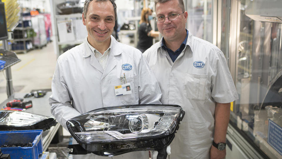 Bei Hella Saturnus in Slowenien werden Scheinwerfer auch für Audi, BMW ...